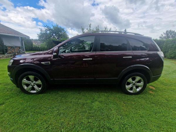 Red Chevrolet Captiva 2013 in Ukmerge, with an engine capacity of 2.23 L and mileage of 201 thousand km for 4750 €, photo 6 on AUTOMOTO.COM.LV