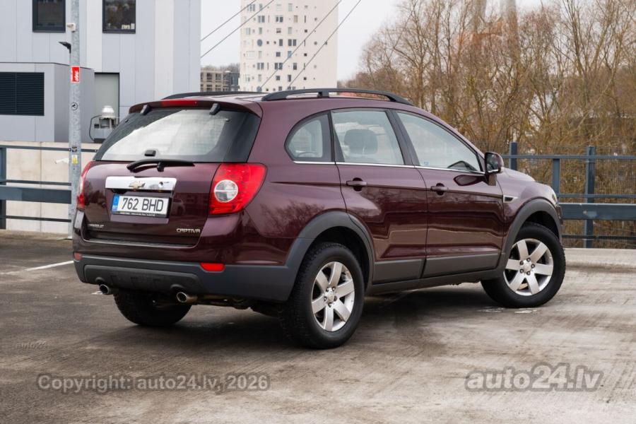 Sarkans Chevrolet Captiva 2012 Tartu, ar dzinēja tilpumu 2.20 L un nobraukumu 173 tūkst. km par 4999 €, foto 4 vietnē AUTOMOTO.COM.LV