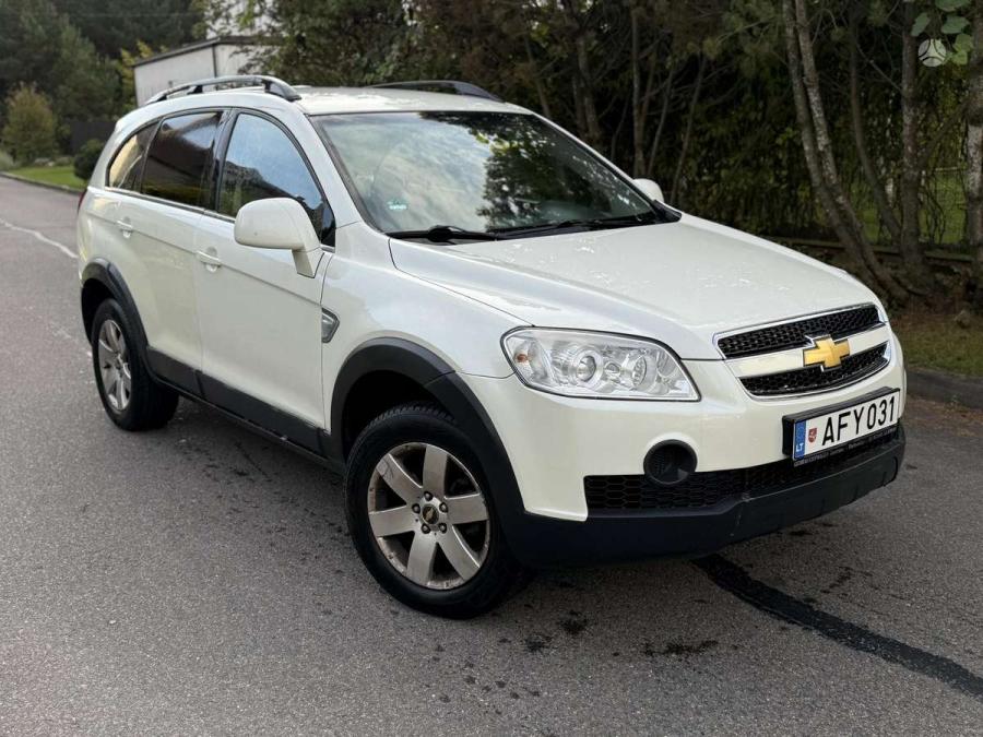 Balts Chevrolet Captiva 2009 Viļņa, ar dzinēja tilpumu 1.99 L un nobraukumu 241 tūkst. km par 3150 €, foto 1 vietnē AUTOMOTO.COM.LV