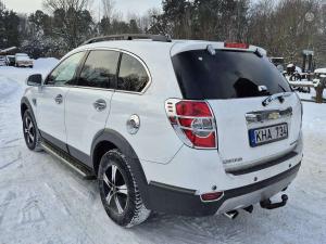 White Chevrolet Captiva 2009 in Vilnius, with an engine capacity of 2.00 L and mileage of 180 thousand km for 2850 €, photo 3 on AUTOMOTO.COM.LV