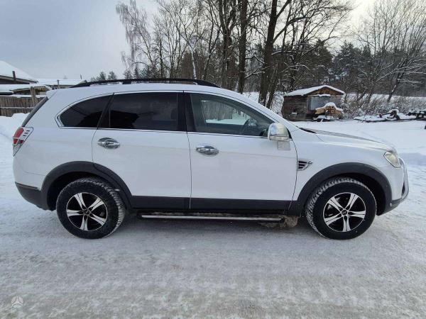 White Chevrolet Captiva 2009 in Vilnius, with an engine capacity of 2.00 L and mileage of 180 thousand km for 2850 €, photo 5 on AUTOMOTO.COM.LV