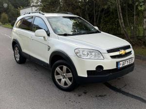 White Chevrolet Captiva 2009 in Vilnius, with an engine capacity of 1.99 L and mileage of 232 thousand km for 3200 €, photo  on AUTOMOTO.COM.LV