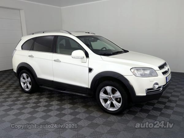 Balts Chevrolet Captiva 2010 Tallina, ar dzinēja tilpumu 2.00 L un nobraukumu 236 tūkst. km par 1799 €, foto 1 vietnē AUTOMOTO.COM.LV
