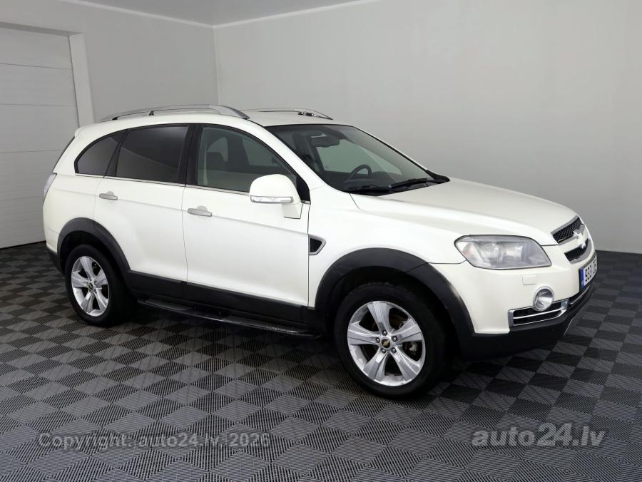 Balts Chevrolet Captiva 2010 Tallina, ar dzinēja tilpumu 2.00 L un nobraukumu 236 tūkst. km par 1799 €, foto 1 vietnē AUTOMOTO.COM.LV