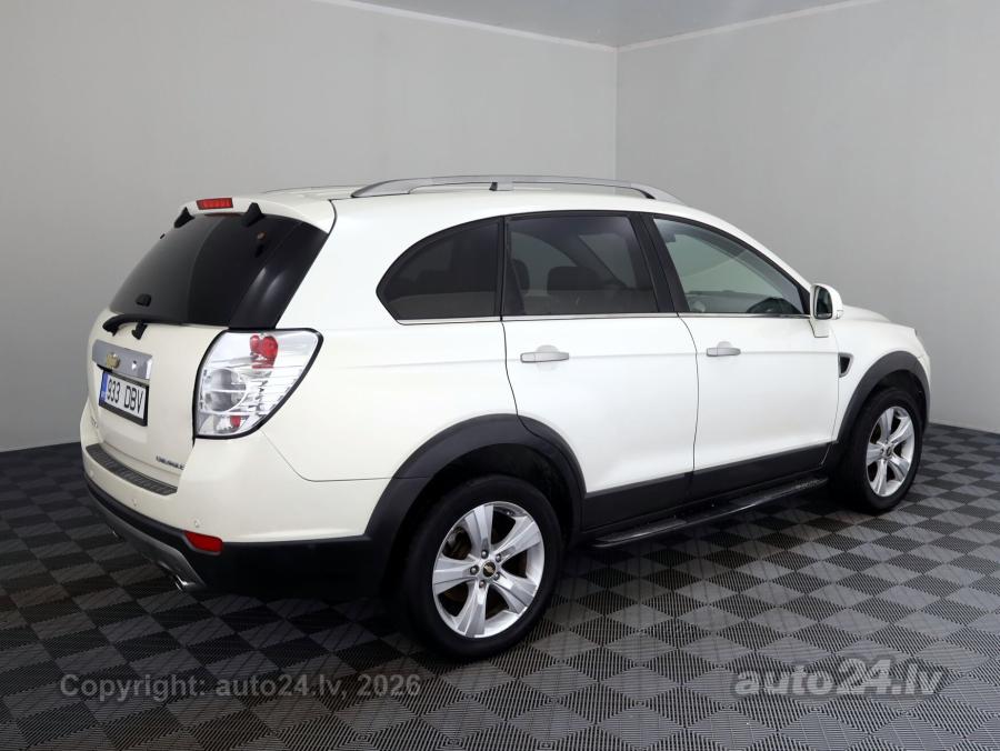 Balts Chevrolet Captiva 2010 Tallina, ar dzinēja tilpumu 2.00 L un nobraukumu 236 tūkst. km par 1799 €, foto 4 vietnē AUTOMOTO.COM.LV