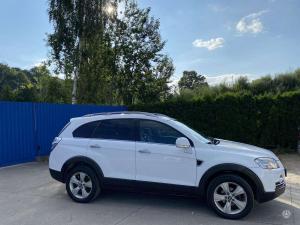 White Chevrolet Captiva 2010 in Kaunas, with an engine capacity of 1.99 L and mileage of 273 thousand km for 4550 €, photo 6 on AUTOMOTO.COM.LV