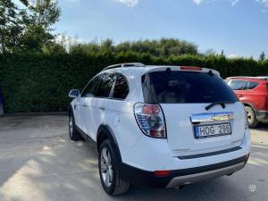 White Chevrolet Captiva 2010 in Kaunas, with an engine capacity of 1.99 L and mileage of 273 thousand km for 4550 €, photo 7 on AUTOMOTO.COM.LV