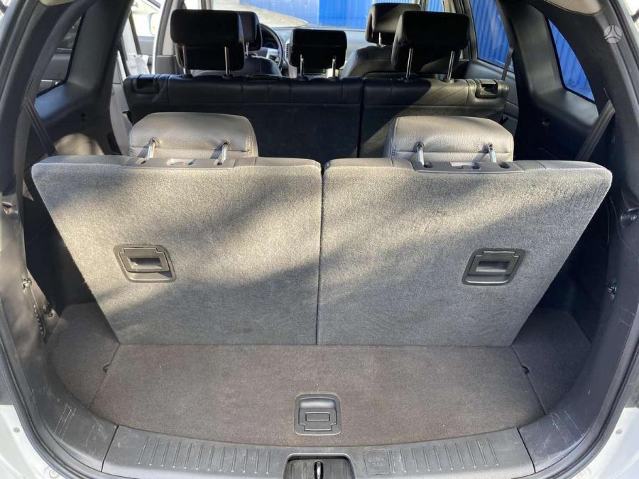 White Chevrolet Captiva 2010 in Kaunas, with an engine capacity of 1.99 L and mileage of 273 thousand km for 4550 €, photo 12 on AUTOMOTO.COM.LV