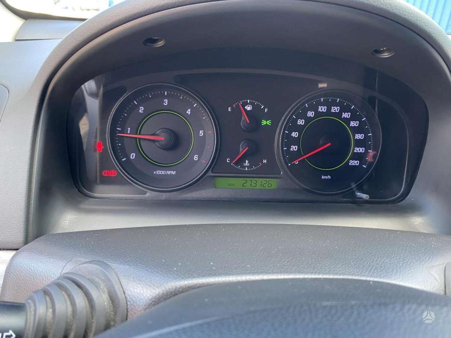 White Chevrolet Captiva 2010 in Kaunas, with an engine capacity of 1.99 L and mileage of 273 thousand km for 4550 €, photo 13 on AUTOMOTO.COM.LV