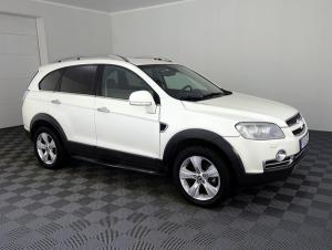 Balts Chevrolet Captiva 2010 Tallina, ar dzinēja tilpumu 2.00 L un nobraukumu 236 tūkst. km par 1699 €, foto  vietnē AUTOMOTO.COM.LV