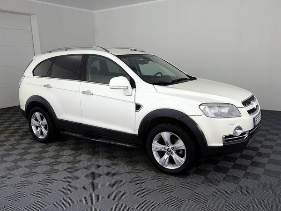 Balts Chevrolet Captiva 2010 Tallina, ar dzinēja tilpumu 2.00 L un nobraukumu 236 tūkst. km par 1699 €, foto 1 vietnē AUTOMOTO.COM.LV