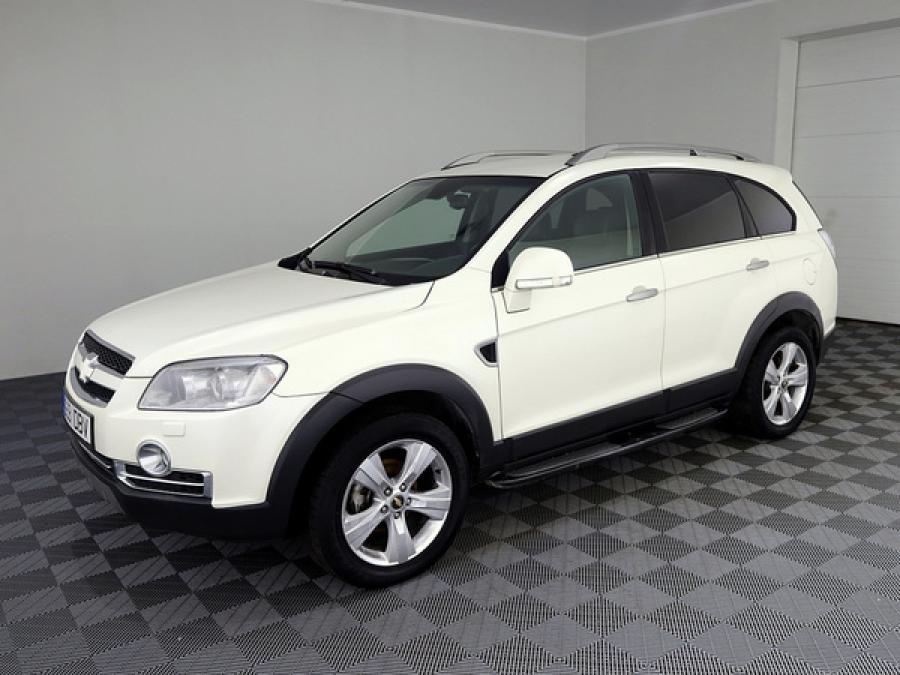 Balts Chevrolet Captiva 2010 Tallina, ar dzinēja tilpumu 2.00 L un nobraukumu 236 tūkst. km par 1699 €, foto 3 vietnē AUTOMOTO.COM.LV