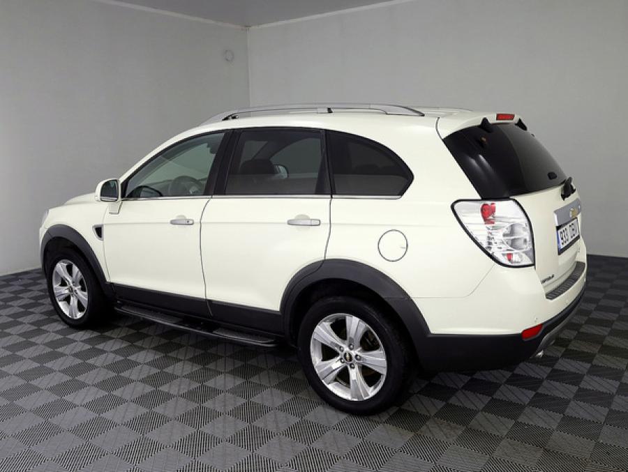 Balts Chevrolet Captiva 2010 Tallina, ar dzinēja tilpumu 2.00 L un nobraukumu 236 tūkst. km par 1699 €, foto 5 vietnē AUTOMOTO.COM.LV
