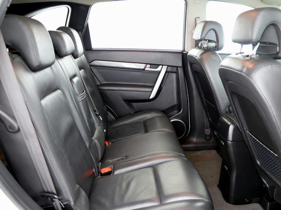 Balts Chevrolet Captiva 2010 Tallina, ar dzinēja tilpumu 2.00 L un nobraukumu 236 tūkst. km par 1699 €, foto 8 vietnē AUTOMOTO.COM.LV