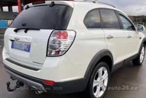 White Chevrolet Captiva 2011 in Johvi, with an engine capacity of 2.40 L and mileage of 230 thousand km for 4250 €, photo 4 on AUTOMOTO.COM.LV