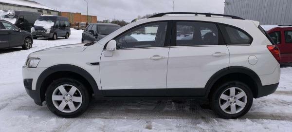 White Chevrolet Captiva 2011 in Siauliai, with an engine capacity of 2.40 L and mileage of 104 thousand km for 6150 €, photo 7 on AUTOMOTO.COM.LV