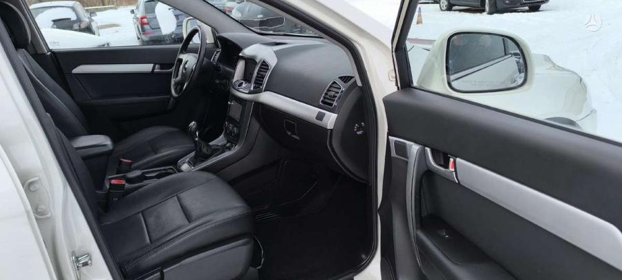 Balts Chevrolet Captiva 2011 Šauļi, ar dzinēja tilpumu 2.40 L un nobraukumu 104 tūkst. km par 6150 €, foto 12 vietnē AUTOMOTO.COM.LV