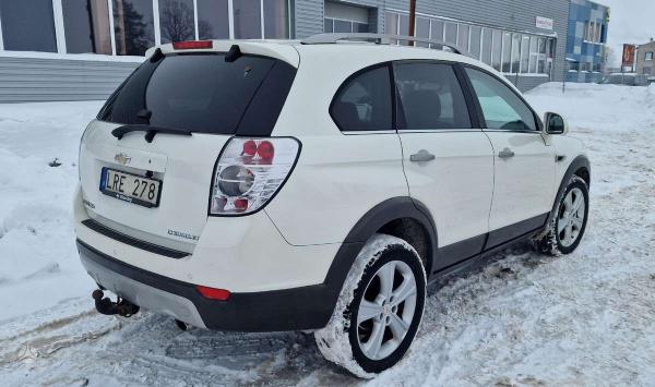 Balts Chevrolet Captiva 2011 Telšiai, ar dzinēja tilpumu 2.23 L un nobraukumu 207 tūkst. km par 4000 €, foto 3 vietnē AUTOMOTO.COM.LV
