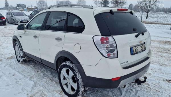 Balts Chevrolet Captiva 2011 Telšiai, ar dzinēja tilpumu 2.23 L un nobraukumu 207 tūkst. km par 4000 €, foto 4 vietnē AUTOMOTO.COM.LV