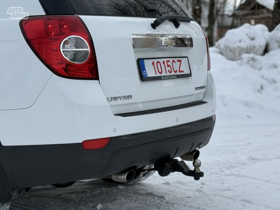 White Chevrolet Captiva 2011 in Kaunas, with an engine capacity of 2.20 L and mileage of 205 thousand km for 4500 €, photo 8 on AUTOMOTO.COM.LV
