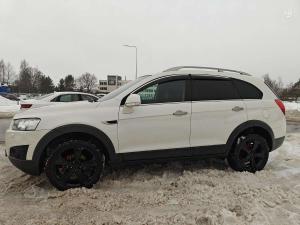 White Chevrolet Captiva 2011 in Taurage, with an engine capacity of 2.20 L and mileage of 251 thousand km for 5200 €, photo 2 on AUTOMOTO.COM.LV