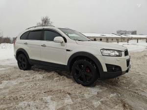 White Chevrolet Captiva 2011 in Taurage, with an engine capacity of 2.20 L and mileage of 251 thousand km for 5200 €, photo 4 on AUTOMOTO.COM.LV