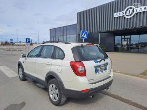 White Chevrolet Captiva 2011 in Siauliai, with an engine capacity of 2.20 L and mileage of 198 thousand km for 5150 €, photo 6 on AUTOMOTO.COM.LV