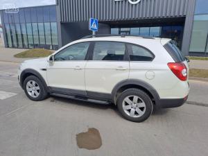 White Chevrolet Captiva 2011 in Siauliai, with an engine capacity of 2.20 L and mileage of 198 thousand km for 5150 €, photo 8 on AUTOMOTO.COM.LV