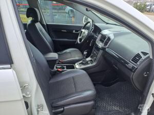 White Chevrolet Captiva 2011 in Siauliai, with an engine capacity of 2.20 L and mileage of 198 thousand km for 5150 €, photo 11 on AUTOMOTO.COM.LV