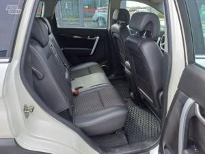 White Chevrolet Captiva 2011 in Siauliai, with an engine capacity of 2.20 L and mileage of 198 thousand km for 5150 €, photo 13 on AUTOMOTO.COM.LV
