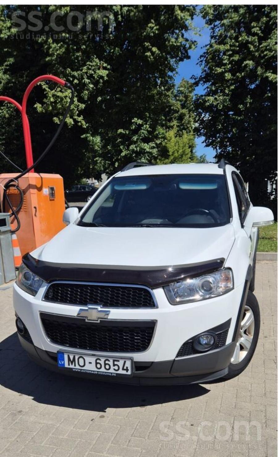 White Chevrolet Captiva 2011 in Jelgava, with an engine capacity of 2.20 L and mileage of 246 thousand km for 5650 €, photo 1 on AUTOMOTO.COM.LV
