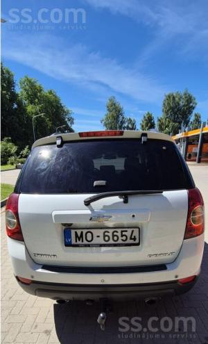 White Chevrolet Captiva 2011 in Jelgava, with an engine capacity of 2.20 L and mileage of 246 thousand km for 5650 €, photo 3 on AUTOMOTO.COM.LV