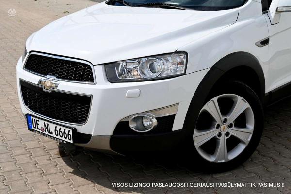White Chevrolet Captiva 2011 in Kretinga, with an engine capacity of 2.20 L and mileage of 209 thousand km for 5899 €, photo 4 on AUTOMOTO.COM.LV