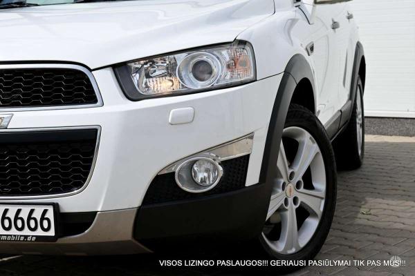 White Chevrolet Captiva 2011 in Kretinga, with an engine capacity of 2.20 L and mileage of 209 thousand km for 5899 €, photo 5 on AUTOMOTO.COM.LV