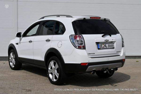 White Chevrolet Captiva 2011 in Kretinga, with an engine capacity of 2.20 L and mileage of 209 thousand km for 5899 €, photo 9 on AUTOMOTO.COM.LV