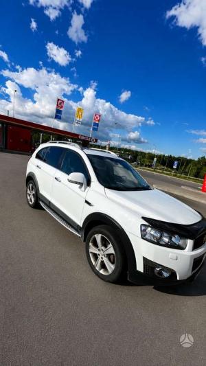 White Chevrolet Captiva 2011 in Trakai, with an engine capacity of 2.23 L and mileage of 280 thousand km for 5500 €, photo  on AUTOMOTO.COM.LV