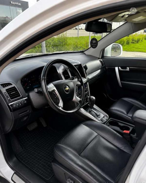 Balts Chevrolet Captiva 2011 Trakai, ar dzinēja tilpumu 2.23 L un nobraukumu 280 tūkst. km par 5500 €, foto 4 vietnē AUTOMOTO.COM.LV