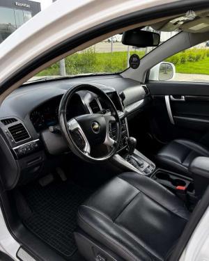 Balts Chevrolet Captiva 2011 Trakai, ar dzinēja tilpumu 2.23 L un nobraukumu 280 tūkst. km par 5500 €, foto 5 vietnē AUTOMOTO.COM.LV