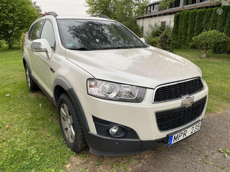 Balts Chevrolet Captiva 2011 Kupiškis, ar dzinēja tilpumu 2.38 L un nobraukumu 204 tūkst. km par 3500 €, foto 1 vietnē AUTOMOTO.COM.LV