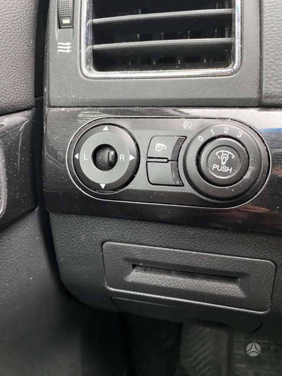 Balts Chevrolet Captiva 2011 Kupiškis, ar dzinēja tilpumu 2.38 L un nobraukumu 204 tūkst. km par 3500 €, foto 21 vietnē AUTOMOTO.COM.LV