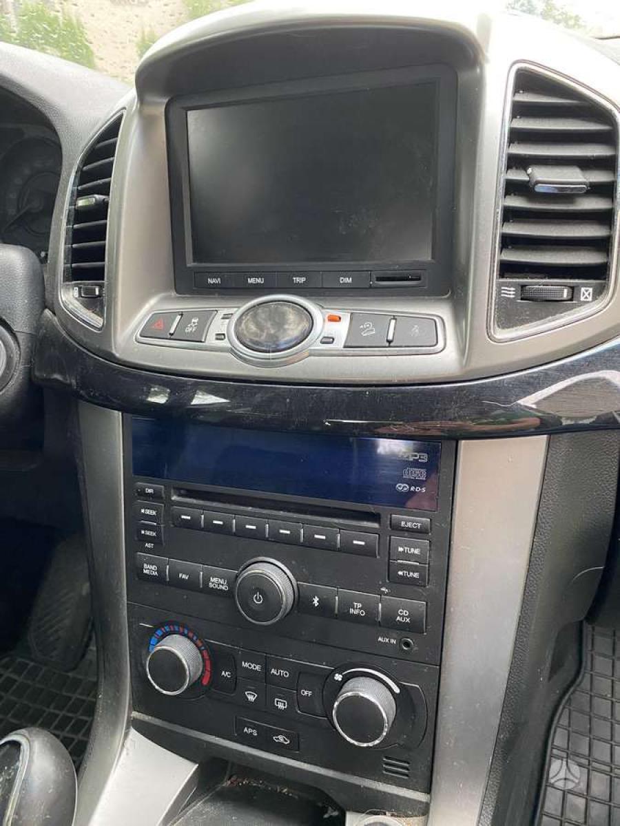 Balts Chevrolet Captiva 2011 Kupiškis, ar dzinēja tilpumu 2.38 L un nobraukumu 204 tūkst. km par 3500 €, foto 24 vietnē AUTOMOTO.COM.LV