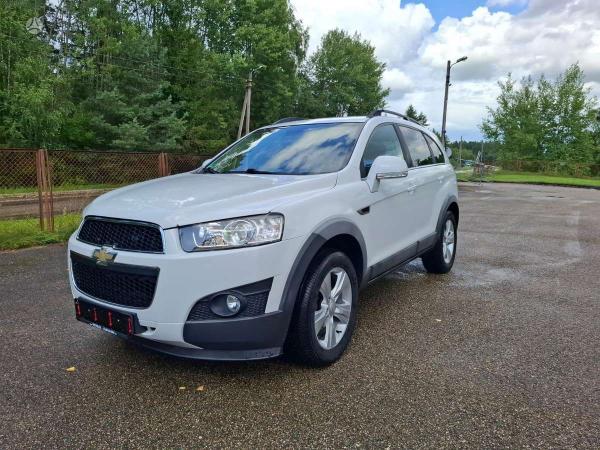 White Chevrolet Captiva 2011 in Utena, with an engine capacity of 2.40 L and mileage of 131 thousand km for 4900 €, photo 8 on AUTOMOTO.COM.LV