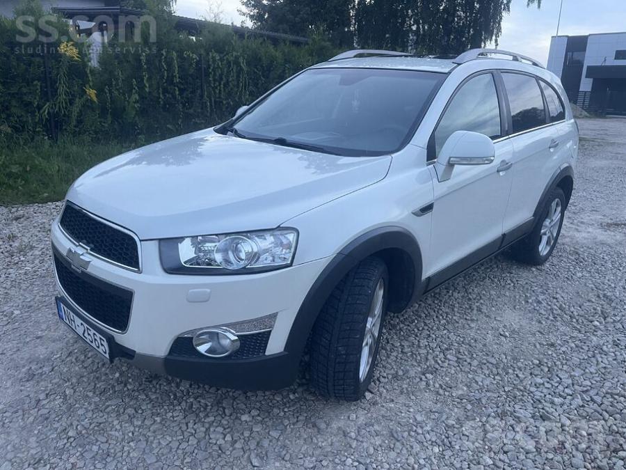 White Chevrolet Captiva 2011 in Riga, with an engine capacity of 2.20 L and mileage of 178 thousand km for 4000 €, photo 3 on AUTOMOTO.COM.LV