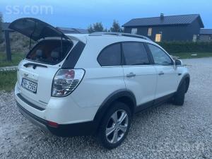 White Chevrolet Captiva 2011 in Riga, with an engine capacity of 2.20 L and mileage of 178 thousand km for 4000 €, photo 4 on AUTOMOTO.COM.LV