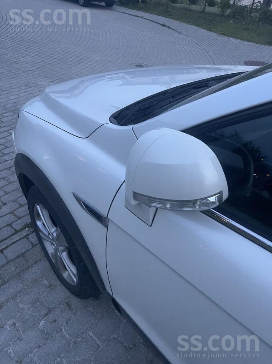 White Chevrolet Captiva 2011 in Riga, with an engine capacity of 2.20 L and mileage of 178 thousand km for 4000 €, photo 5 on AUTOMOTO.COM.LV