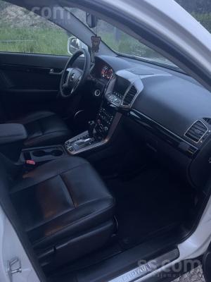 White Chevrolet Captiva 2011 in Riga, with an engine capacity of 2.20 L and mileage of 178 thousand km for 4000 €, photo 6 on AUTOMOTO.COM.LV
