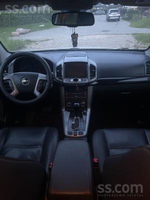 White Chevrolet Captiva 2011 in Riga, with an engine capacity of 2.20 L and mileage of 178 thousand km for 4000 €, photo 7 on AUTOMOTO.COM.LV
