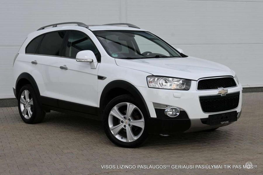 White Chevrolet Captiva 2011 in Kretinga, with an engine capacity of 2.20 L and mileage of 230 thousand km for 6299 €, photo 1 on AUTOMOTO.COM.LV