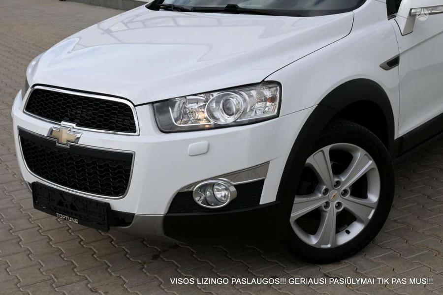 White Chevrolet Captiva 2011 in Kretinga, with an engine capacity of 2.20 L and mileage of 230 thousand km for 6299 €, photo 5 on AUTOMOTO.COM.LV