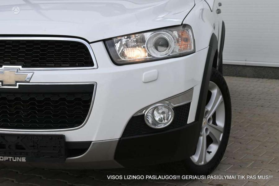 White Chevrolet Captiva 2011 in Kretinga, with an engine capacity of 2.20 L and mileage of 230 thousand km for 6299 €, photo 6 on AUTOMOTO.COM.LV